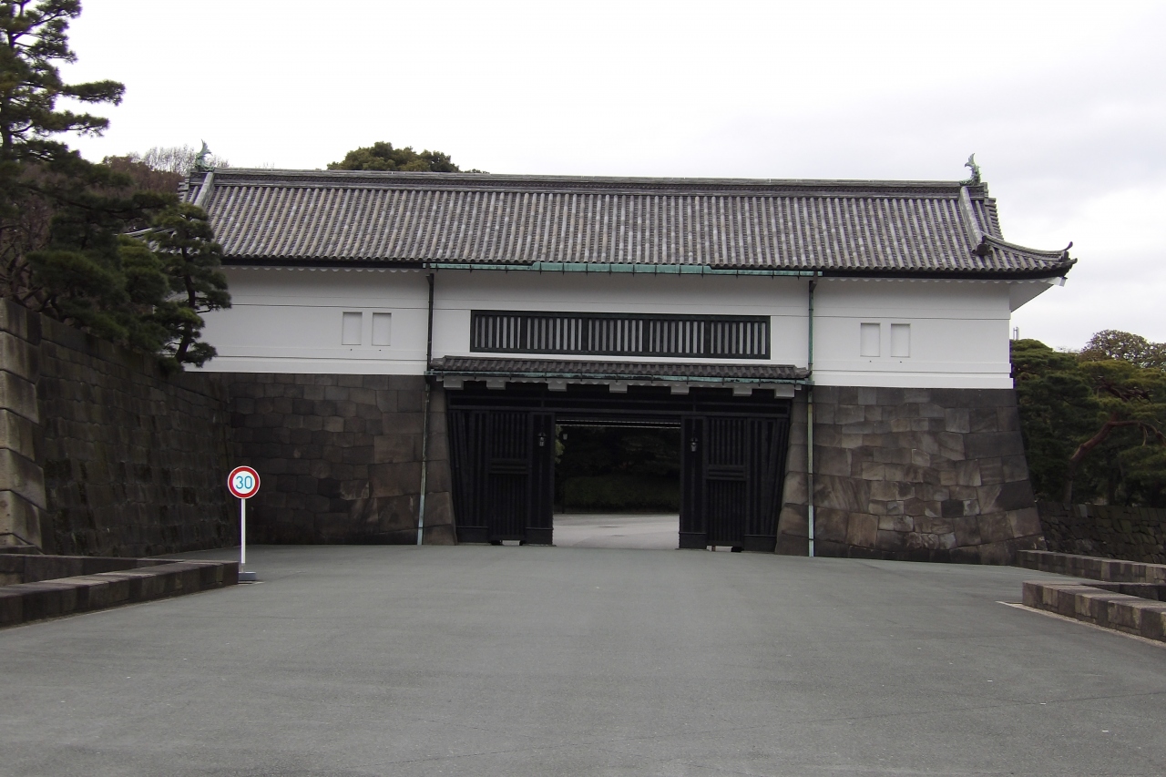 9 Gates of Imperial Palace | Unique Japan